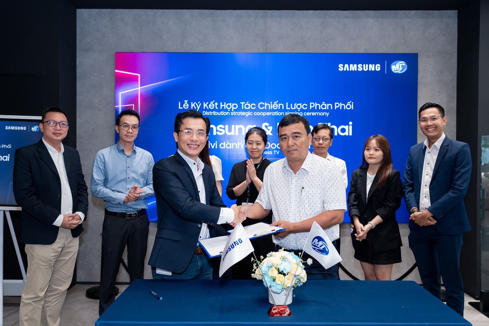Samsung hợp tác cùng Minh Thái phân phối màn hình TV dành cho doanh ...